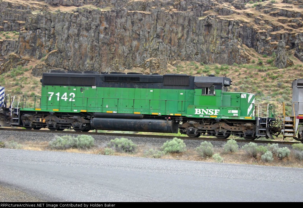 BNSF 7142